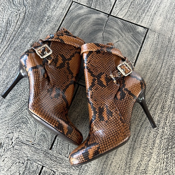 Chloe | Shoes | Chloe Size 65m Textured Snake Print Leather Ankle Hi ...